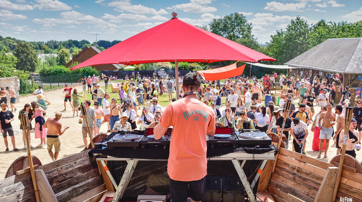 Festival Au Foin de la Rue : ici tout le monde est le bienvenu - Tous ...